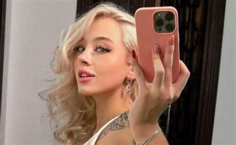 Selfie Girls 50 Pics