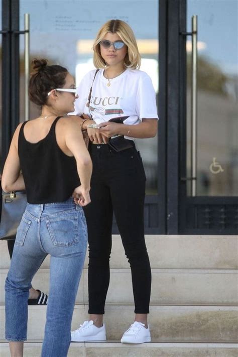 Braless Sofia Richie Flaunts Toned Abs In A Cropped Knitted Top Sofia
