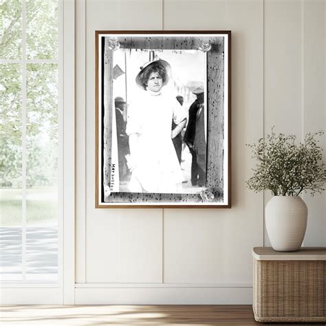 Vintage Tennis Star May Sutton With Racquet Knowol