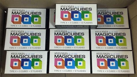 Lot 10 Nos Sylvania Blue Dot Magicubes