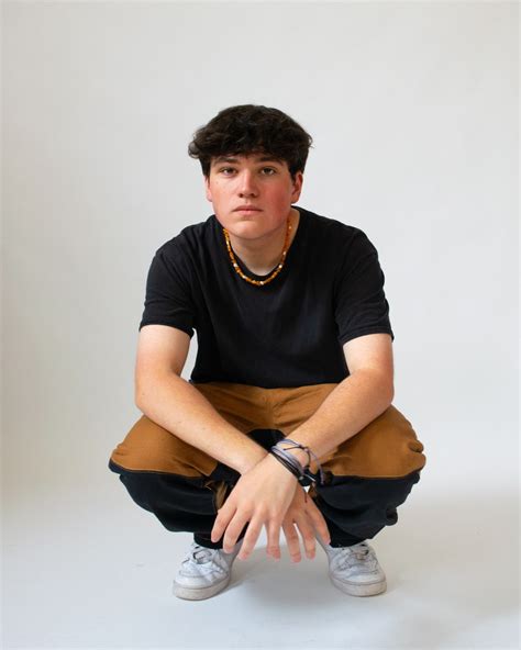 Singer Songwriter Producer Rob Eberle Headlining Show Entertainment Magazine