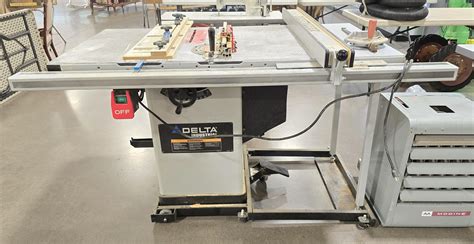 Lot Delta Industrial Table Saw