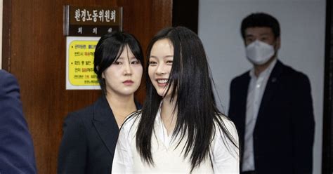 국감 하니 여유로운 미소