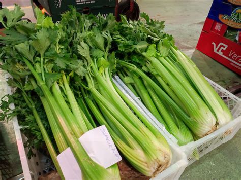 Productos De Temporada Jengibre Apio Y Abadejo Mercabilbao