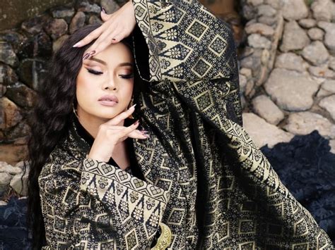 ‘i Did It Because I Care Mimi Fly Edits ‘serumpun Mv After Criticism Video Malay Mail