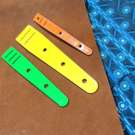 Elastic Band Threading Set Red Olive Design