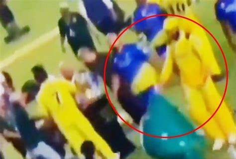 Ravindra Jadejas Wife Rivaba Touching Csk Stars Feet Epitomises Indian Culture During Ipl 2023