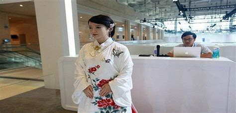 آلة روبوت تحيي الزوار في الصين صور إرم نيوز