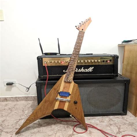Guitarra Fly V Evil S Guitars Inspirada Nas Esp Arrow Em Praia Grande Sp Clasf Som E Imagem