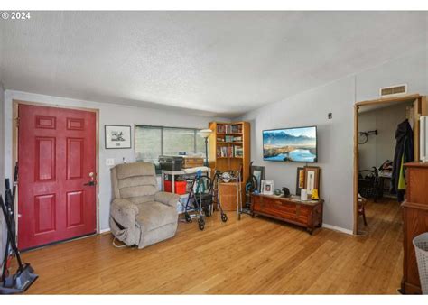 1663 N Jantzen Ave Portland Or 97217 Redfin
