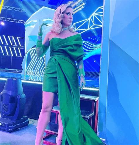 Eda Ece Albümden Çocukluk Fotoğrafını Çıkardı Yasak Elmanın Yıldızını