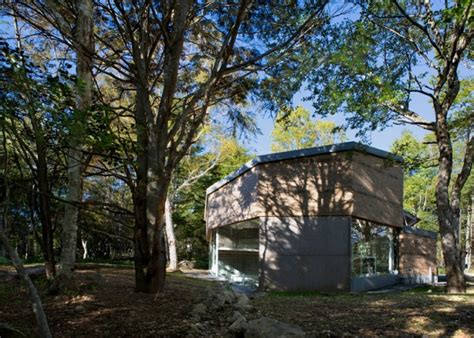 House In Japan Adapted To Suit A Difficult Woodland Site