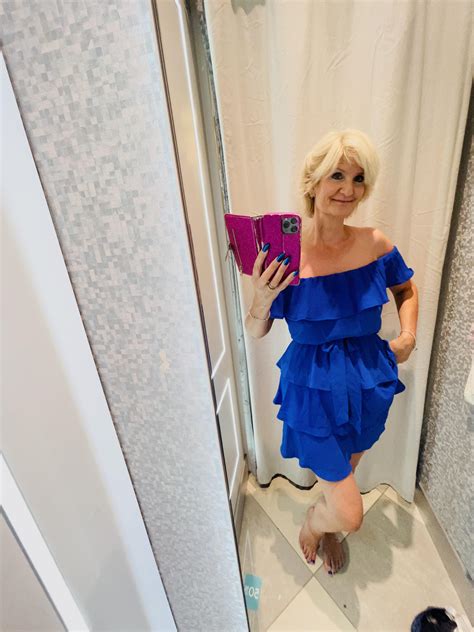 Mum Trying On A Dress For An Orgy Yeah Itll Pull Down No Problem R Older Moms