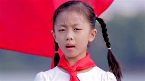 何雨欣倾情演唱《歌唱祖国》腾讯视频