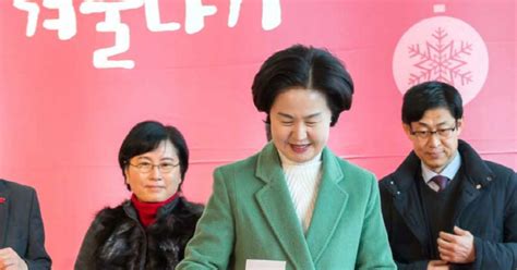 포토 성금 기탁하는 김수영 양천구청장