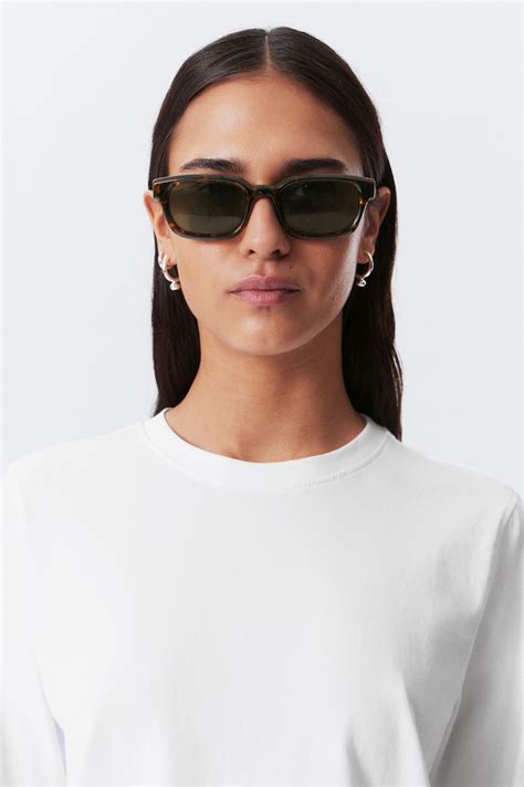 Bold Rectangular Frame Unisex Sunglasses Tortoiseshell Dark Lenses