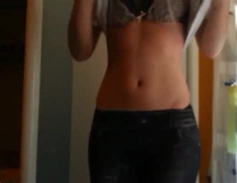 Magrinha Bocetuda Novinha Gostosa Fica Peladinha E Se Exibe Toda Tesuda