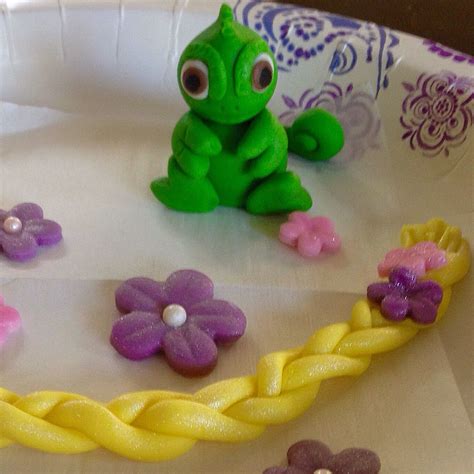 Tangled Fondant Pascal And Rapunzel Braid By Cassi Cakes Rapunzel Party Rapunzel Braid Rapunzel