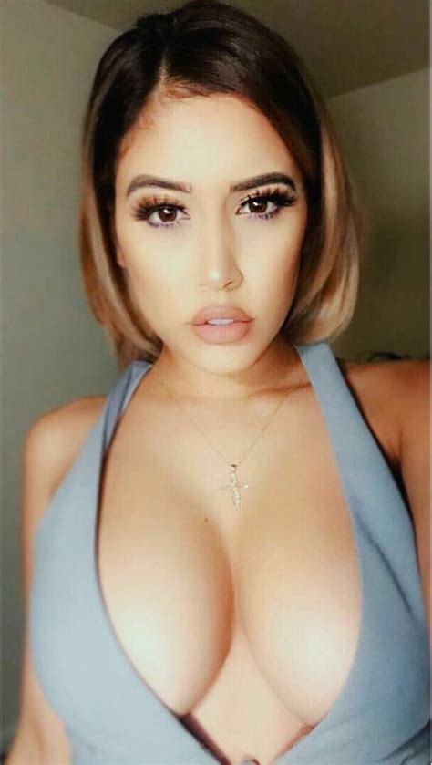 Whats The Name Of This Girl With Beautiful Cleavage Gabrielle
