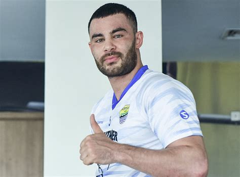 Kondisi Farshad Noor Ikuti Latihan Perdana Bersama Persib Maung Bandung Id All About Persib