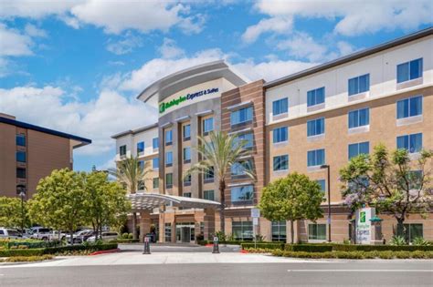 11 Best Hotels Within Walking Distance Of Disneyland Stay To Wander