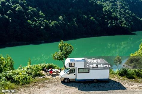 Perjalanan Liburan Keluarga Rv Perjalanan Liburan Di Motorhome Mobil Karavan Liburan Foto Stok