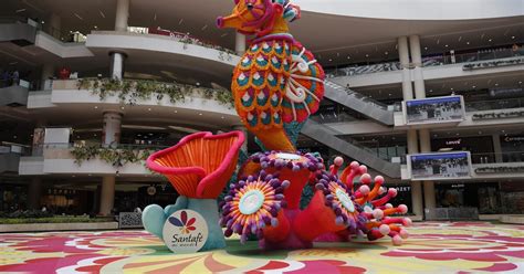El Colosal Caballito De Mar Y Tapiz Floral Concientizan En Medellín