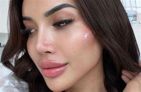 9 Seleb Bermasalah Dengan Maskapai Penerbangan Millen Cyrus Sewot