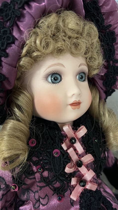 The BebÈ Thuillier Inspired By Priceless Antique Thuillier Porcelain Dolls The Franklin Mint
