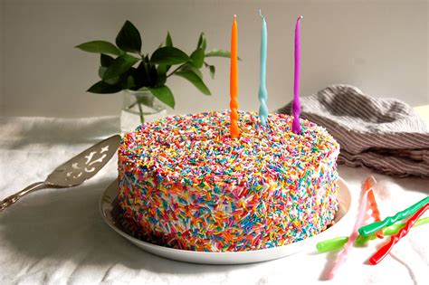 How To Decorate A Cake With Sprinkles Easy Method