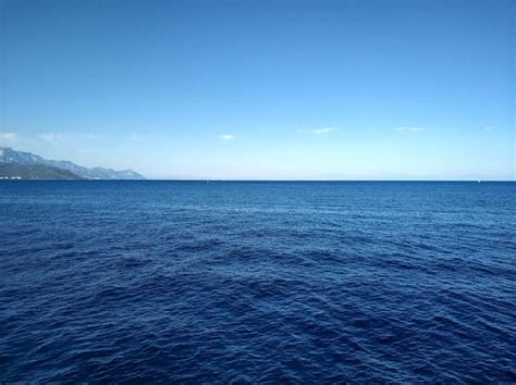 Premium Photo Blue Sea And Blue Sky Meet On The Horizon