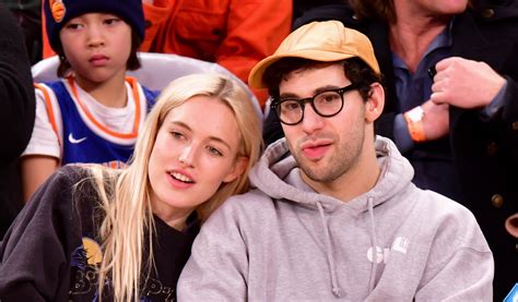 Jack Antonoff And Model Carlotta Kohl Get Cozy At Knicks Game Carlotta