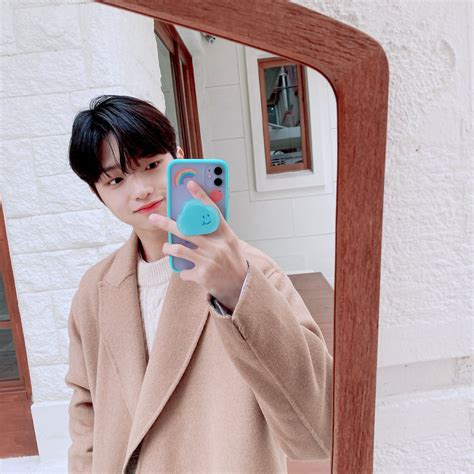 아이돌 이슈 미래소년 거울셀카 모음zip 디에스피는 연생 때 거울셀카 찍는 법도 배우나요 Facebook