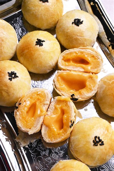 Thousand Layers Lava Custard Mooncakes Jaja Bakes