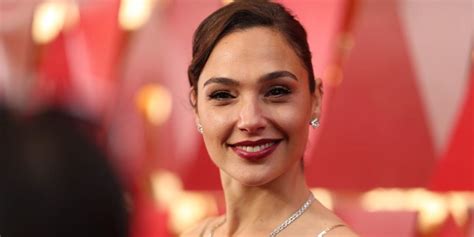 Uh Gal Gadot Has Mega Toned Legs For Days In This Pantsless Ig Pic