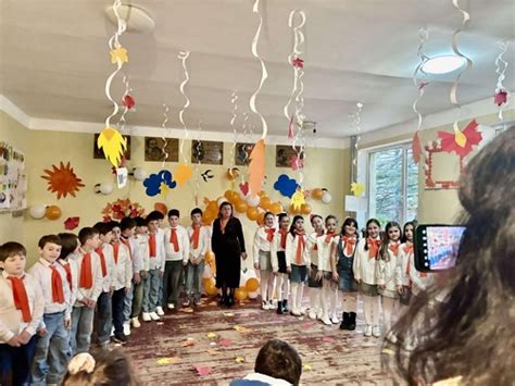 სენაკის N2 სკოლის მე 4 კლასელთა შთამბეჭდავი საზეიმო შემეცნებითი საღამო ეტალონი