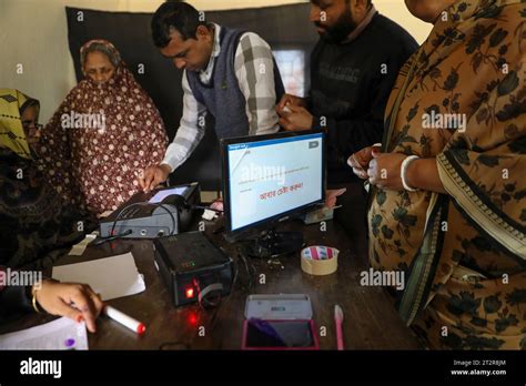 A Woman Casts Her Vote Using An Electronic Voting Machine Evm During The Dhaka City