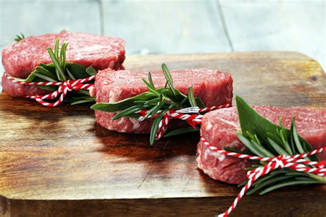 원시 쇠고기 바베 큐 굽고 위한 향신료와 함께 스테이크를 모 깎기 가금류에 대한 스톡 사진 및 기타 이미지 가금류 고기