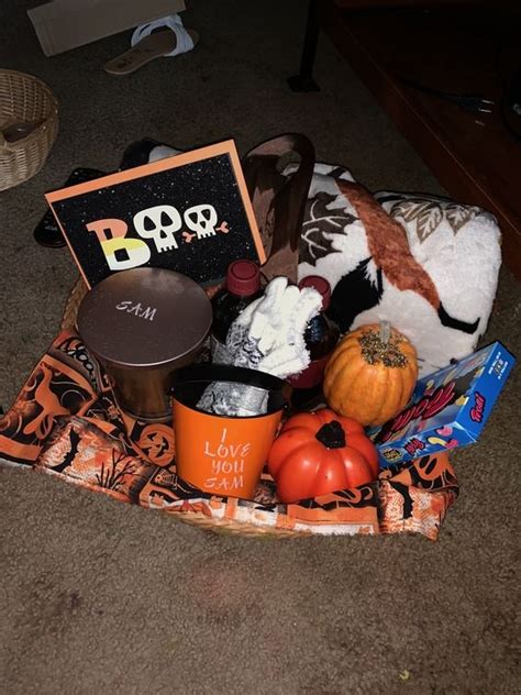 Cute Basket Ideas For Your Girlfriend At Melva Duran Blog