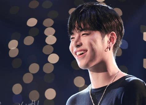 Pin De Nineeeeeeya Em Ikon