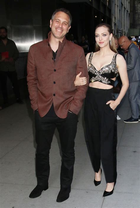 Amanda Seyfried Thomas Sadoski At The Crowded Room Premiere Ps Celebrity