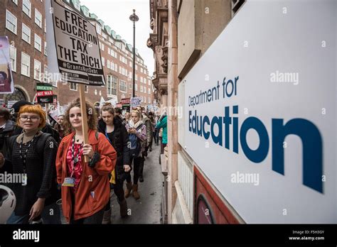 London Uk 4th Nov 2015 ‘grants Not Fees Protest March By Hundreds