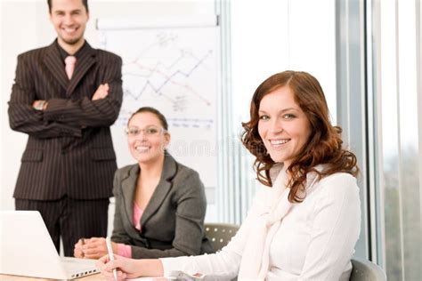 Gesch Ftstreffen Gruppe Von Personen Im B Ro Stockfoto Bild Von