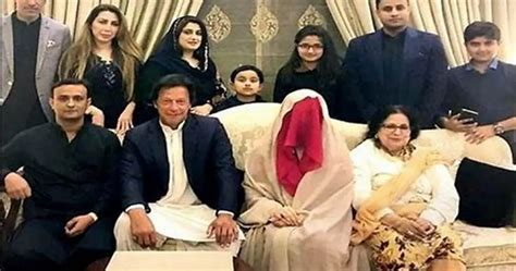 عمران خان او د هغه مېرمن بشرا بي بي د غیر شرعي نکاح په تور محاکمه کیږي افغانستان انټرنشنل پښتو