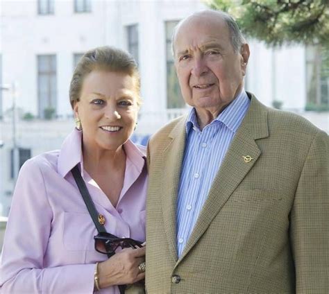 Prince Alexander Karadjordjevic And His Wife Princess Barbara Prince Noblesse Et Royaute 90 Ans