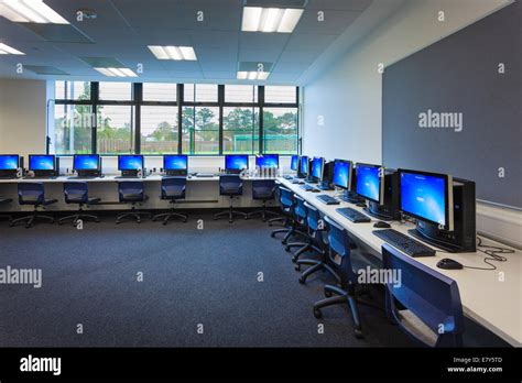 Computer Screens Around The Walls Of The Computer Room Of Teddington Sixth Form College Stock