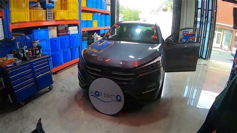 현대자동차 올뉴 투싼 차량의 앞유리깨짐으로 정품 전면유리교체 수리이후 출고전 자동열처리 경화건조를 처리하는 공정영상입니다 이외의 차앞유리복원용접등의 시공정보도 제공합니다