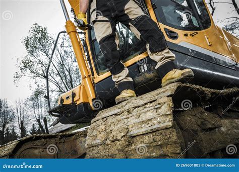 Excavator Operator And His Heavy Duty Industrial Machine Stock Image Image Of Heavy Equipment