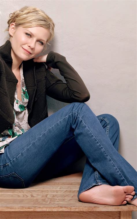 810x1290 Resolution Kirsten Dunst Cute Pose 810x1290 Resolution