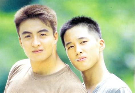 帅气裴勇俊和可爱车太贤 十年前合照曝光组图 搜狐娱乐